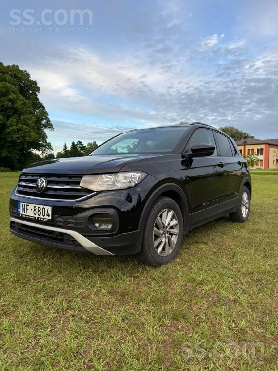 Черный Фольксваген T-Cross 2022 в Рига, объемом двигателя 1.00 л и пробегом 50 тыс. км за 16700 €, фото 1 на AUTOMOTO.COM.LV