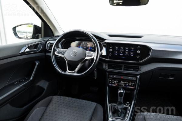 Черный Фольксваген T-Cross 2022 в Рига, объемом двигателя 1.00 л и пробегом 48 тыс. км за 17900 €, фото 10 на AUTOMOTO.COM.LV