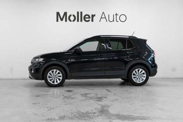 Volkswagen T-Cross 2022 in Vilnius on AUTOMOTO.COM.LV Black Volkswagen T-Cross 2022 in Vilnius, with an engine capacity of 1.00 L and mileage of 88 thousand km for 16900 €, photo 3 on AUTOMOTO.COM.LV
