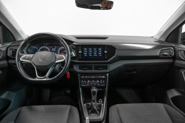 Volkswagen T-Cross 2022 in Vilnius on AUTOMOTO.COM.LV Black Volkswagen T-Cross 2022 in Vilnius, with an engine capacity of 1.00 L and mileage of 88 thousand km for 16900 €, photo 9 on AUTOMOTO.COM.LV