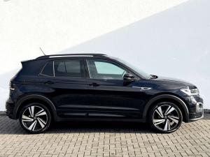 Black Volkswagen T-Cross 2023 in Kaunas, with an engine capacity of 0.00 L and mileage of 37 thousand km for 28810 €, photo 3 on AUTOMOTO.COM.LV