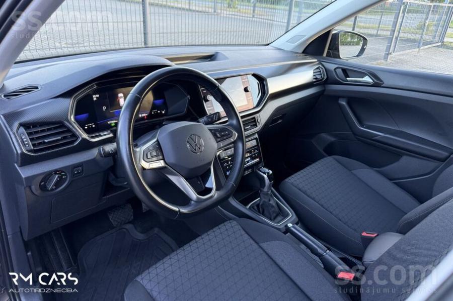 Melns Volkswagen T-Cross 2023 Jelgava, ar dzinēja tilpumu 1.00 L un nobraukumu 0 tūkst. km par 16750 €, foto 10 vietnē AUTOMOTO.COM.LV