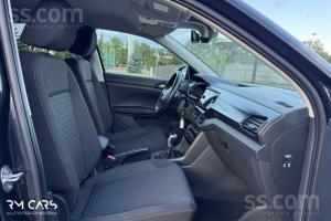 Melns Volkswagen T-Cross 2023 Jelgava, ar dzinēja tilpumu 1.00 L un nobraukumu 0 tūkst. km par 16750 €, foto 14 vietnē AUTOMOTO.COM.LV