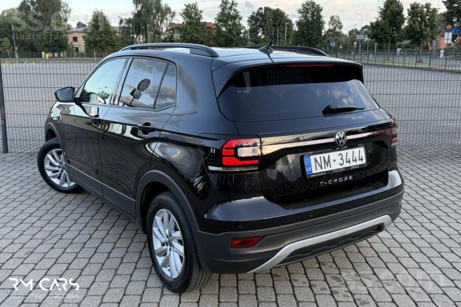 Melns Volkswagen T-Cross 2023 Jelgava, ar dzinēja tilpumu 1.00 L un nobraukumu 0 tūkst. km par 16750 €, foto 4 vietnē AUTOMOTO.COM.LV