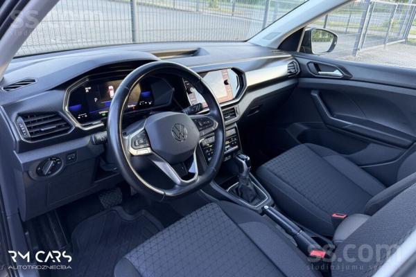Melns Volkswagen T-Cross 2023 Jelgava, ar dzinēja tilpumu 1.00 L un nobraukumu 0 tūkst. km par 16750 €, foto 9 vietnē AUTOMOTO.COM.LV