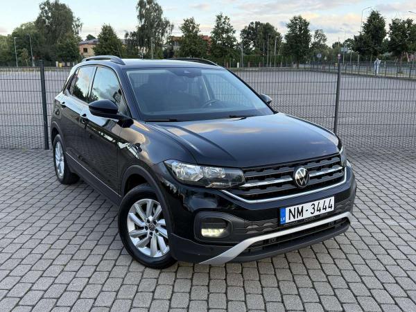 Черный Фольксваген T-Cross 2023 в Ионишкис, объемом двигателя 1.00 л и пробегом 121 тыс. км за 16750 €, фото 1 на AUTOMOTO.COM.LV