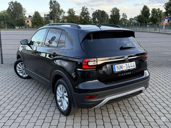 Черный Фольксваген T-Cross 2023 в Ионишкис, объемом двигателя 1.00 л и пробегом 121 тыс. км за 16750 €, фото 3 на AUTOMOTO.COM.LV