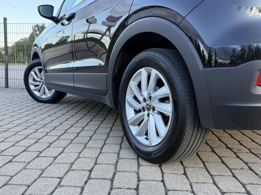 Black Volkswagen T-Cross 2023 in Joniskis, with an engine capacity of 1.00 L and mileage of 121 thousand km for 16750 €, photo 9 on AUTOMOTO.COM.LV