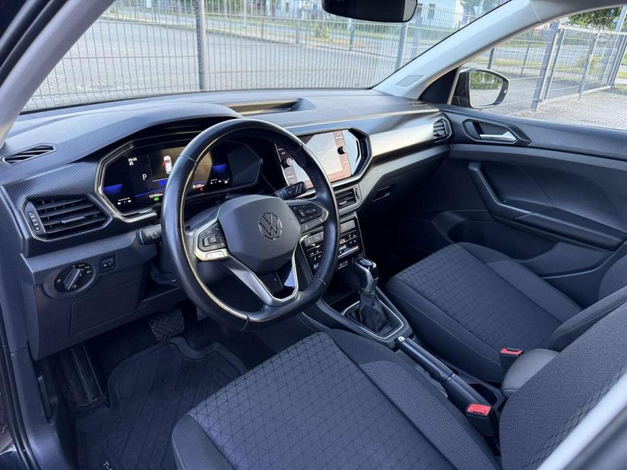 Black Volkswagen T-Cross 2023 in Joniskis, with an engine capacity of 1.00 L and mileage of 121 thousand km for 16750 €, photo 10 on AUTOMOTO.COM.LV