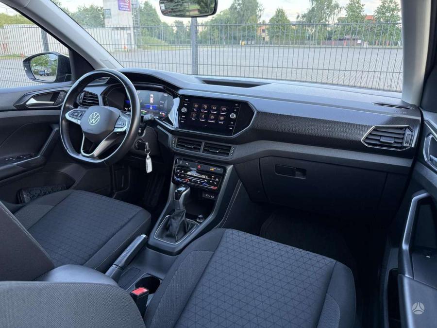Black Volkswagen T-Cross 2023 in Joniskis, with an engine capacity of 1.00 L and mileage of 121 thousand km for 16750 €, photo 13 on AUTOMOTO.COM.LV