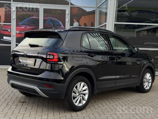 Melns Volkswagen T-Cross 2023 Valmiera, ar dzinēja tilpumu 1.00 L un nobraukumu 74 tūkst. km par 16900 €, foto 6 vietnē AUTOMOTO.COM.LV