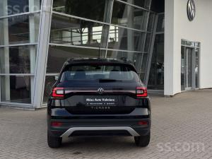 Черный Фольксваген T-Cross 2023 в Валмиера, объемом двигателя 1.00 л и пробегом 74 тыс. км за 16900 €, фото 6 на AUTOMOTO.COM.LV