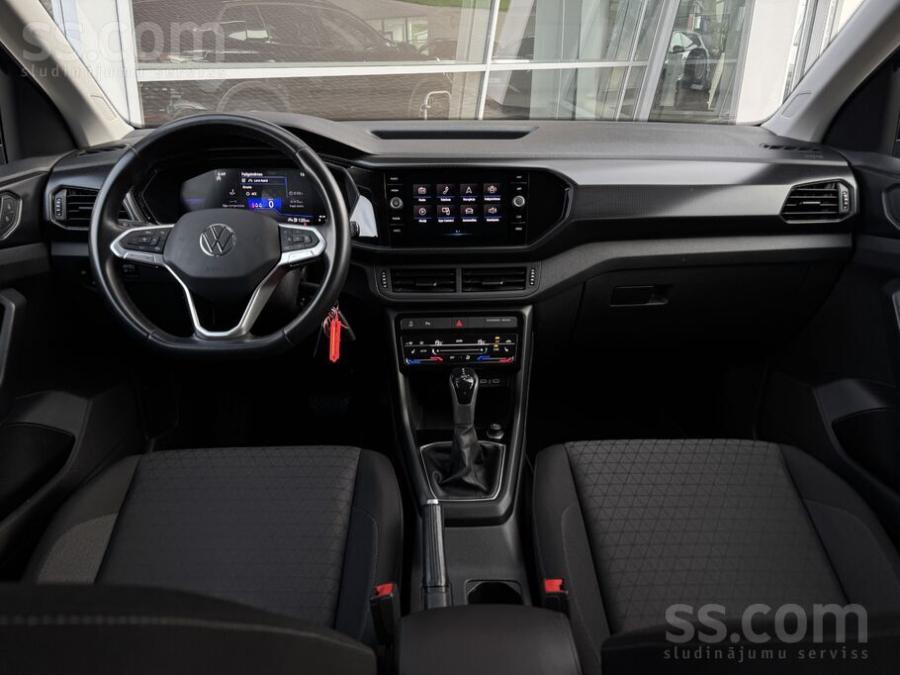 Черный Фольксваген T-Cross 2023 в Валмиера, объемом двигателя 1.00 л и пробегом 74 тыс. км за 16900 €, фото 19 на AUTOMOTO.COM.LV