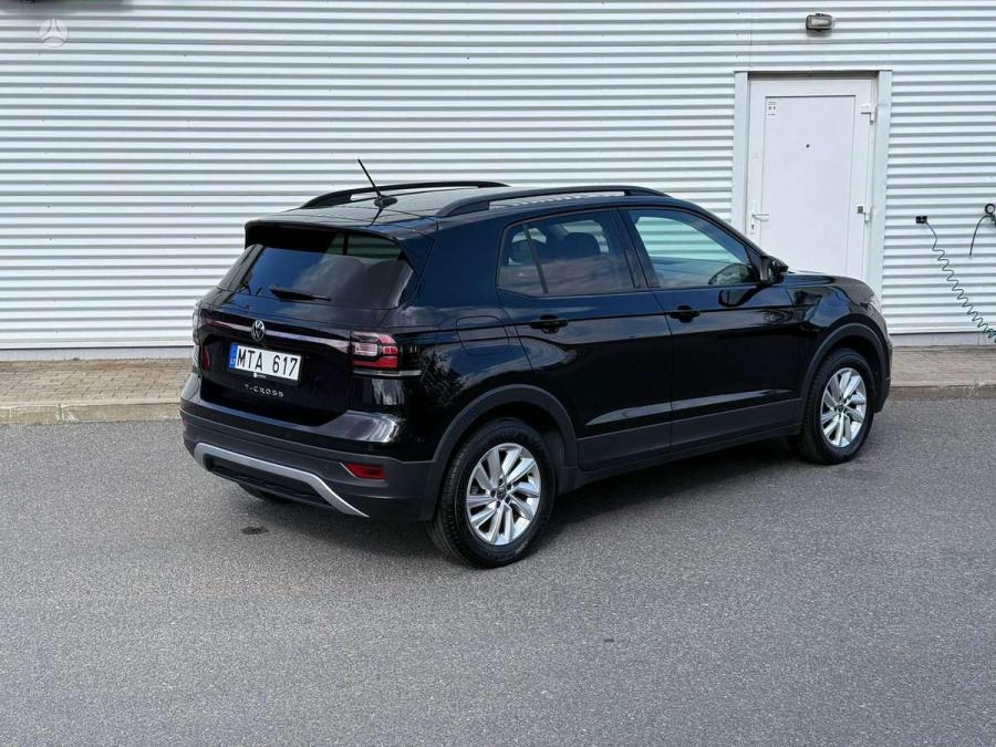 Melns Volkswagen T-Cross 2023 Viļņa, ar dzinēja tilpumu 1.00 L un nobraukumu 73 tūkst. km par 17950 €, foto 4 vietnē AUTOMOTO.COM.LV