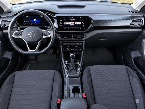 Черный Фольксваген T-Cross 2023 в Вильнюс, объемом двигателя 1.00 л и пробегом 73 тыс. км за 17900 €, фото 7 на AUTOMOTO.COM.LV