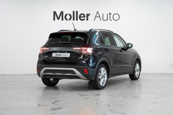 Black Volkswagen T-Cross 2025 in Vilnius, with an engine capacity of 1.00 L and mileage of 26 thousand km for 22400 €, photo 3 on AUTOMOTO.COM.LV
