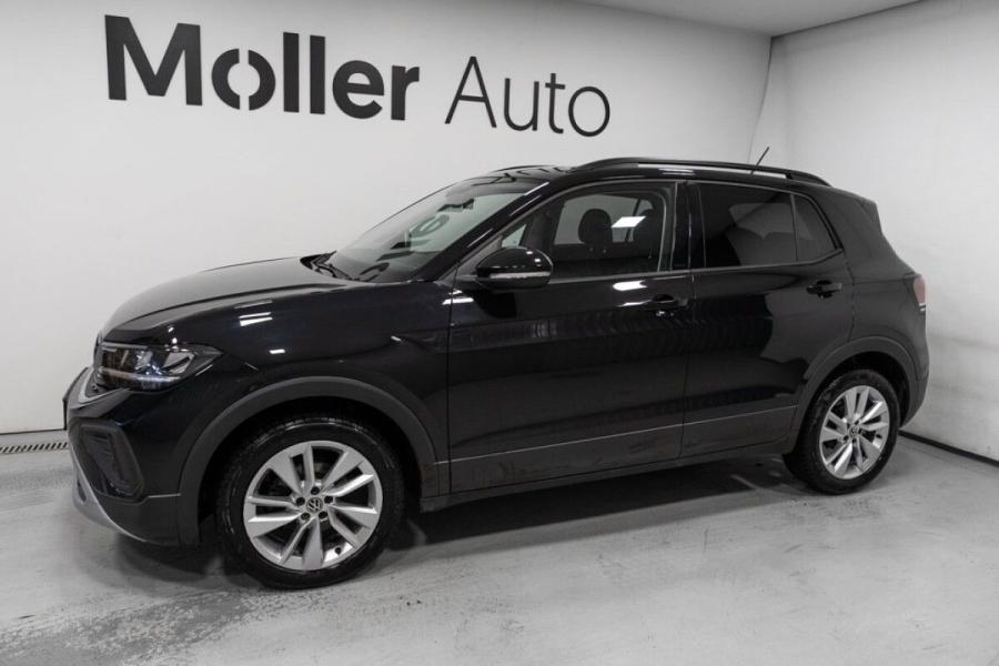 Black Volkswagen T-Cross 2025 in Vilnius, with an engine capacity of 1.00 L and mileage of 27 thousand km for 21950 €, photo 3 on AUTOMOTO.COM.LV