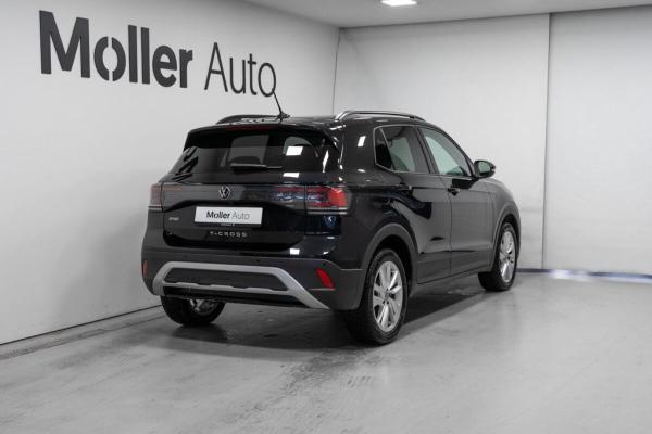 Melns Volkswagen T-Cross 2025 Viļņa, ar dzinēja tilpumu 1.00 L un nobraukumu 27 tūkst. km par 21950 €, foto 3 vietnē AUTOMOTO.COM.LV