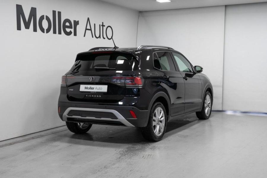 Black Volkswagen T-Cross 2025 in Vilnius, with an engine capacity of 1.00 L and mileage of 27 thousand km for 21950 €, photo 4 on AUTOMOTO.COM.LV
