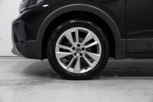 Black Volkswagen T-Cross 2025 in Vilnius, with an engine capacity of 1.00 L and mileage of 27 thousand km for 21950 €, photo 6 on AUTOMOTO.COM.LV