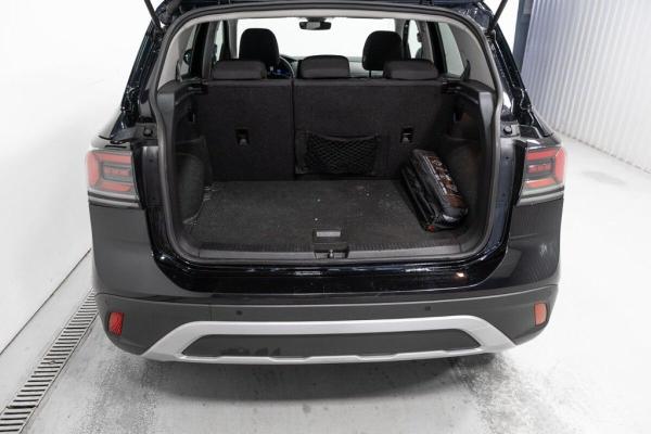 Melns Volkswagen T-Cross 2025 Viļņa, ar dzinēja tilpumu 1.00 L un nobraukumu 27 tūkst. km par 21950 €, foto 6 vietnē AUTOMOTO.COM.LV