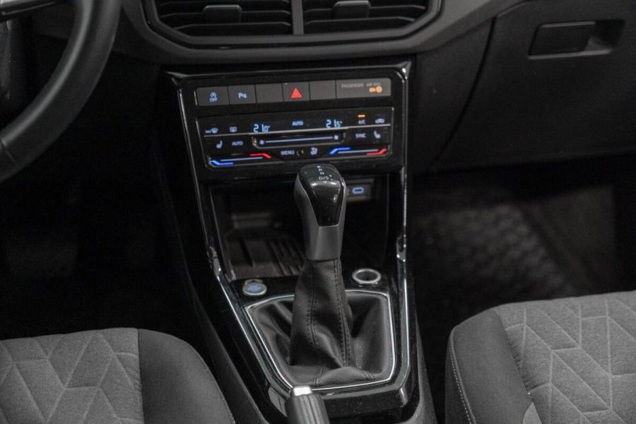 Black Volkswagen T-Cross 2025 in Vilnius, with an engine capacity of 1.00 L and mileage of 27 thousand km for 21950 €, photo 15 on AUTOMOTO.COM.LV