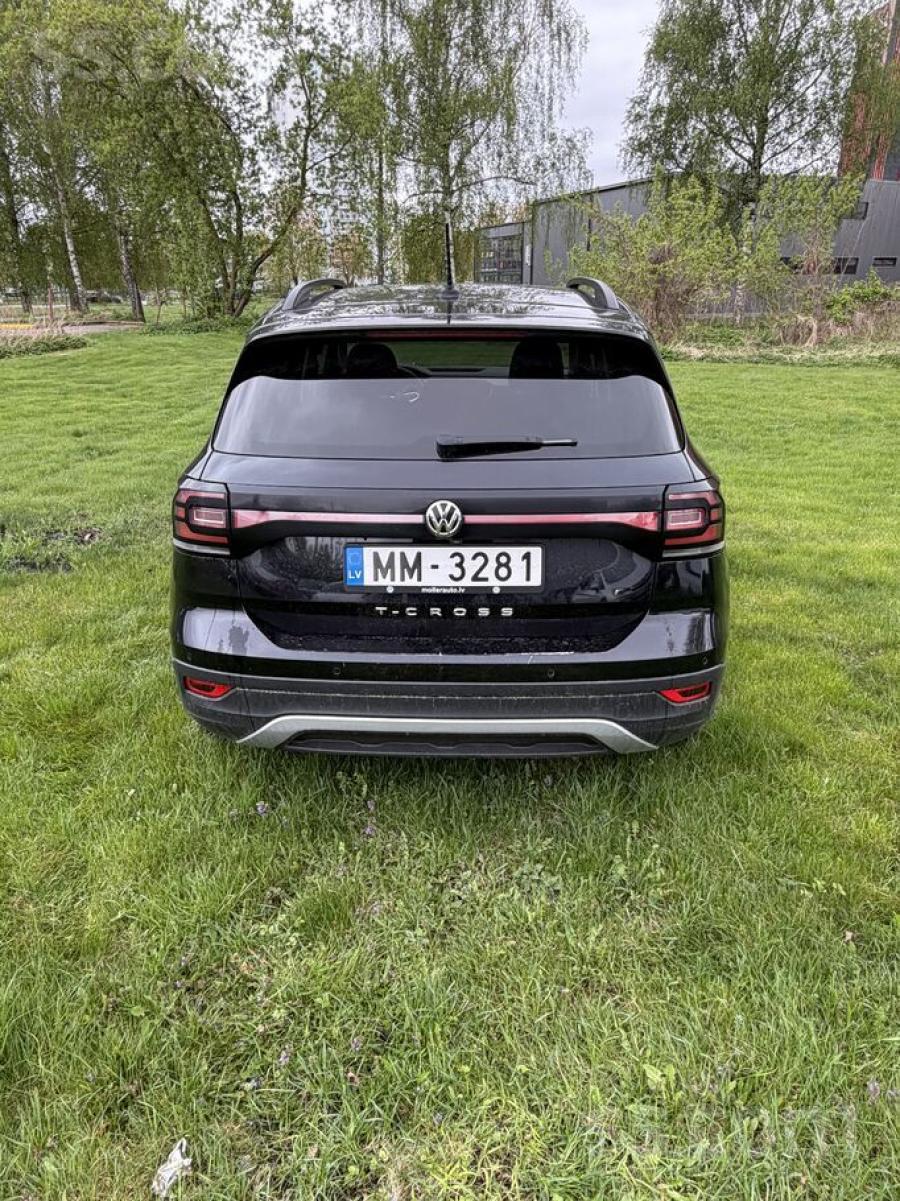 Melns Volkswagen T-Cross 2020 Rīga, ar dzinēja tilpumu 1.00 L un nobraukumu 245 tūkst. km par 12500 €, foto 1 vietnē AUTOMOTO.COM.LV