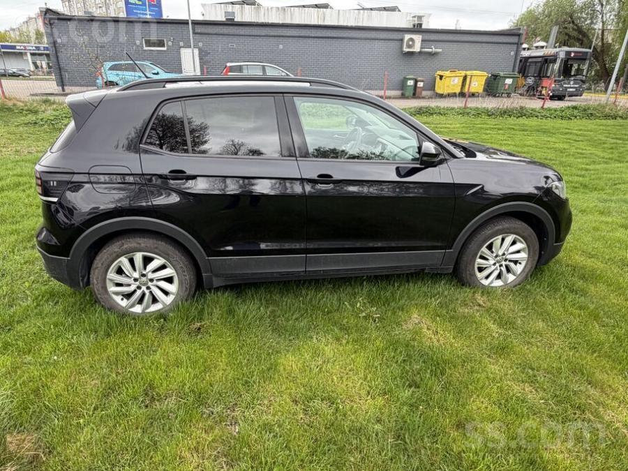 Melns Volkswagen T-Cross 2020 Rīga, ar dzinēja tilpumu 1.00 L un nobraukumu 245 tūkst. km par 12500 €, foto 4 vietnē AUTOMOTO.COM.LV