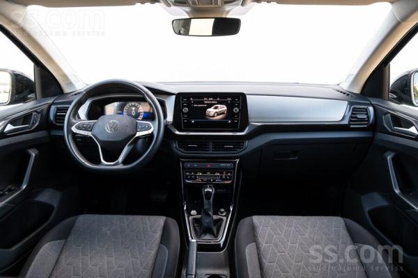 Черный Фольксваген T-Cross 2025 в Рига, объемом двигателя 1.00 л и пробегом 30 тыс. км за 22900 €, фото 9 на AUTOMOTO.COM.LV