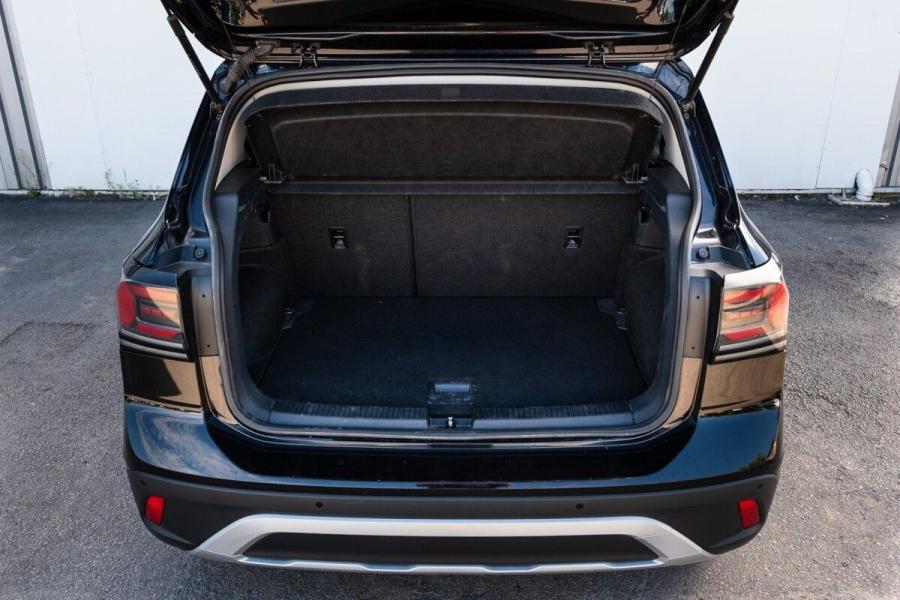Melns Volkswagen T-Cross 2025 Rīga, ar dzinēja tilpumu 1.00 L un nobraukumu 30 tūkst. km par 22900 €, foto 9 vietnē AUTOMOTO.COM.LV