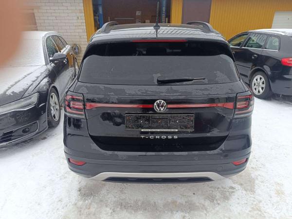 Melns Volkswagen T-Cross 2021 Rokiškis, ar dzinēja tilpumu 1.00 L un nobraukumu 61 tūkst. km par 10700 €, foto 4 vietnē AUTOMOTO.COM.LV