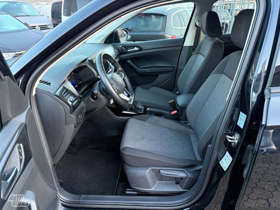 Black Volkswagen T-Cross 2025 in Kaunas, with an engine capacity of 1.00 L and mileage of 28 thousand km for 25249 €, photo 10 on AUTOMOTO.COM.LV