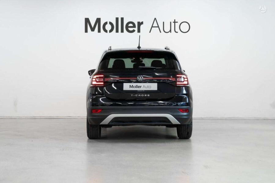 Black Volkswagen T-Cross 2022 in Vilnius, with an engine capacity of 1.00 L and mileage of 49 thousand km for 18250 €, photo 7 on AUTOMOTO.COM.LV