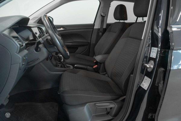Melns Volkswagen T-Cross 2022 Viļņa, ar dzinēja tilpumu 1.00 L un nobraukumu 49 tūkst. km par 18250 €, foto 7 vietnē AUTOMOTO.COM.LV