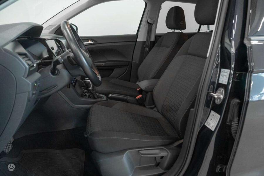 Black Volkswagen T-Cross 2022 in Vilnius, with an engine capacity of 1.00 L and mileage of 49 thousand km for 18250 €, photo 8 on AUTOMOTO.COM.LV