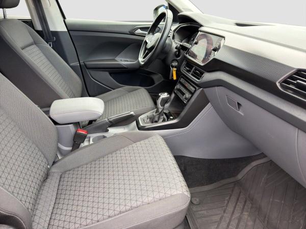 Black Volkswagen T-Cross 2019 in Parnu, with an engine capacity of 1.00 L and mileage of 86 thousand km for 15900 €, photo 5 on AUTOMOTO.COM.LV