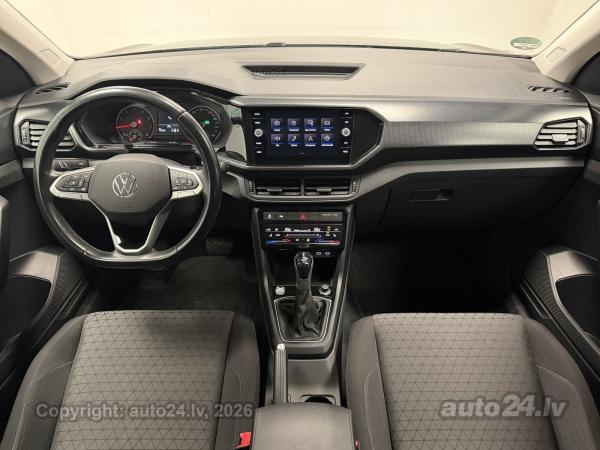 Black Volkswagen T-Cross 2022 in Tallinn, with an engine capacity of 1.50 L and mileage of 98 thousand km for 19490 €, photo 7 on AUTOMOTO.COM.LV
