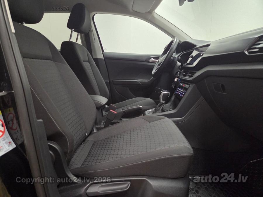 Melns Volkswagen T-Cross 2022 Tallina, ar dzinēja tilpumu 1.00 L un nobraukumu 91 tūkst. km par 14900 €, foto 17 vietnē AUTOMOTO.COM.LV