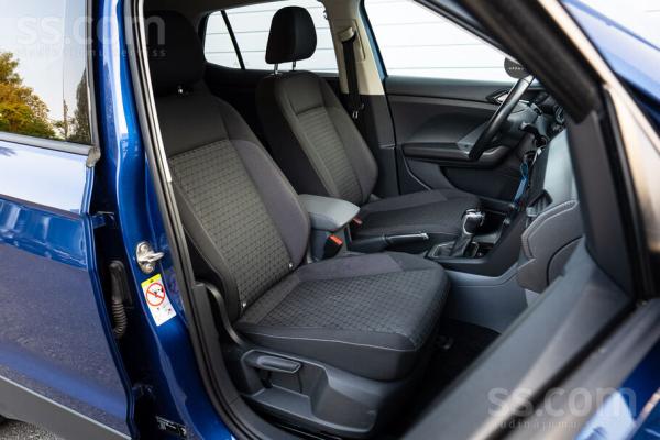 Blue Volkswagen T-Cross 2019 in Riga, with an engine capacity of 1.00 L and mileage of 54 thousand km for 18150 €, photo 7 on AUTOMOTO.COM.LV