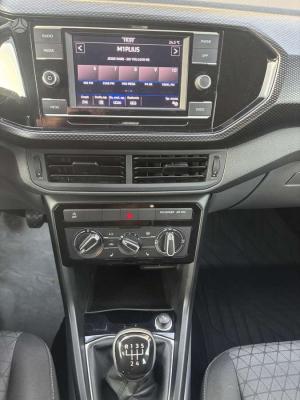Zils Volkswagen T-Cross 2019 Šauļi, ar dzinēja tilpumu 1.00 L un nobraukumu 80 tūkst. km par 11700 €, foto 16 vietnē AUTOMOTO.COM.LV