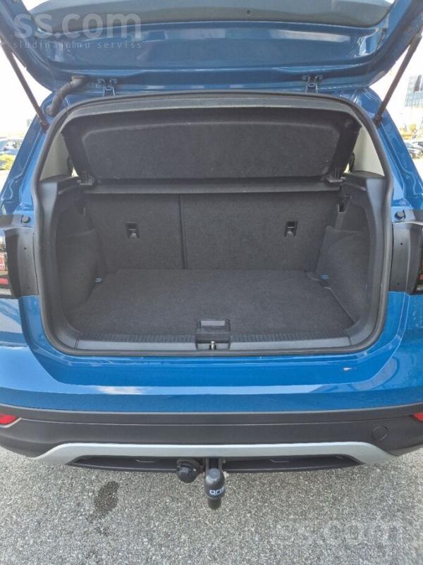 Volkswagen T-Cross 2020 in Riga on AUTOMOTO.COM.LV Blue Volkswagen T-Cross 2020 in Riga, with an engine capacity of 1.00 L and mileage of 174 thousand km for 13900 €, photo 8 on AUTOMOTO.COM.LV