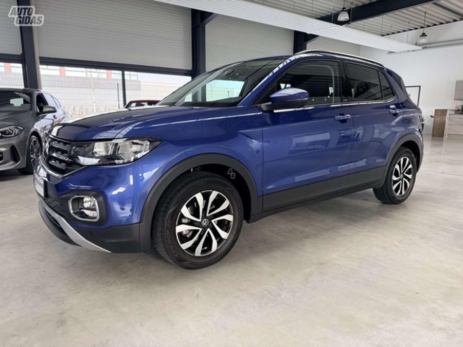 Blue Volkswagen T-Cross 2021 in Kaunas, with an engine capacity of 1.50 L and mileage of 25 thousand km for 26283 €, photo 1 on AUTOMOTO.COM.LV