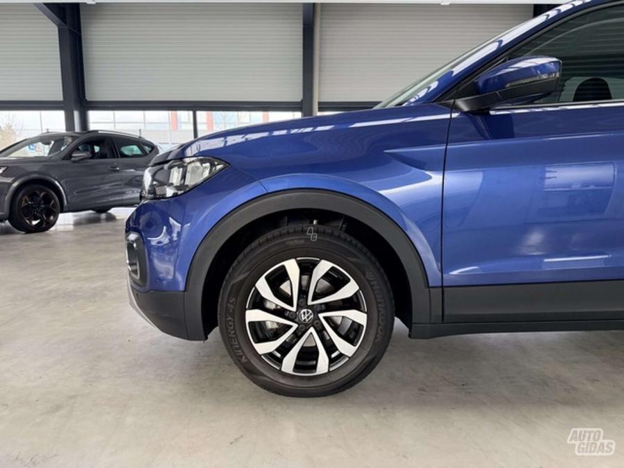 Blue Volkswagen T-Cross 2021 in Kaunas, with an engine capacity of 1.50 L and mileage of 25 thousand km for 26283 €, photo 18 on AUTOMOTO.COM.LV