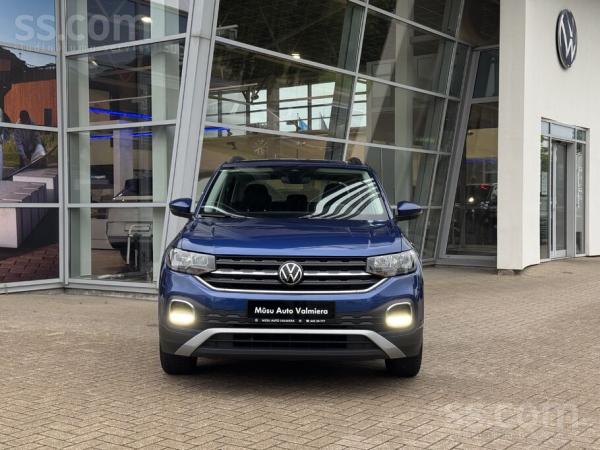 Blue Volkswagen T-Cross 2021 in Valmiera, with an engine capacity of 1.00 L and mileage of 102 thousand km for 16500 €, photo 2 on AUTOMOTO.COM.LV