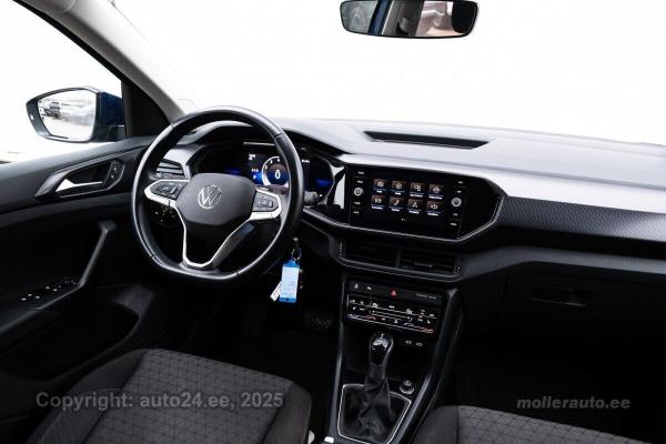 Blue Volkswagen T-Cross 2022 in Riga, with an engine capacity of 1.00 L and mileage of 40 thousand km for 17350 €, photo 9 on AUTOMOTO.COM.LV