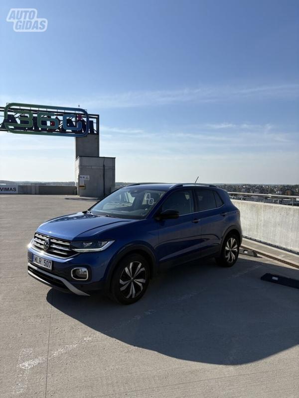 Zils Volkswagen T-Cross 2022 Viļņa, ar dzinēja tilpumu 1.00 L un nobraukumu 57 tūkst. km par 17000 €, foto  vietnē AUTOMOTO.COM.LV
