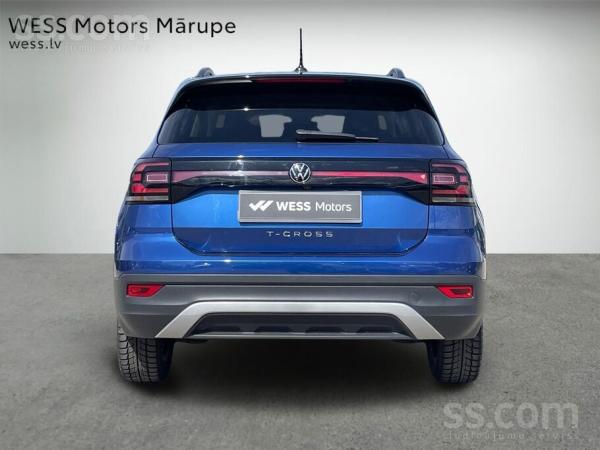 Blue Volkswagen T-Cross 2023 in Riga, with an engine capacity of 1.00 L and mileage of 52 thousand km for 17590 €, photo 4 on AUTOMOTO.COM.LV