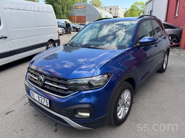 Синий Фольксваген T-Cross 2022 в Рига, объемом двигателя 1.00 л и пробегом 96 тыс. км за 14990 €, фото 1 на AUTOMOTO.COM.LV