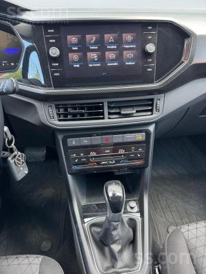 Blue Volkswagen T-Cross 2022 in Riga, with an engine capacity of 1.00 L and mileage of 96 thousand km for 14990 €, photo 11 on AUTOMOTO.COM.LV