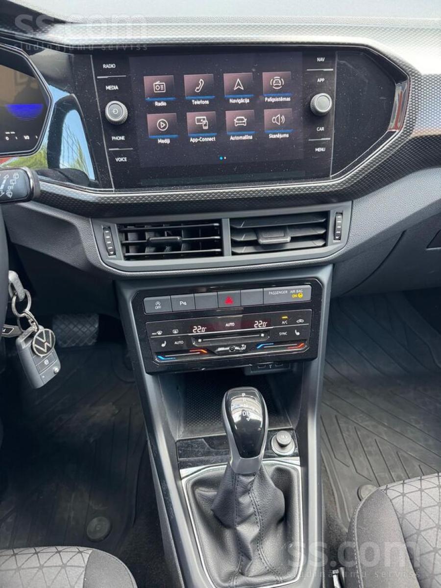 Blue Volkswagen T-Cross 2022 in Riga, with an engine capacity of 1.00 L and mileage of 96 thousand km for 14990 €, photo 11 on AUTOMOTO.COM.LV